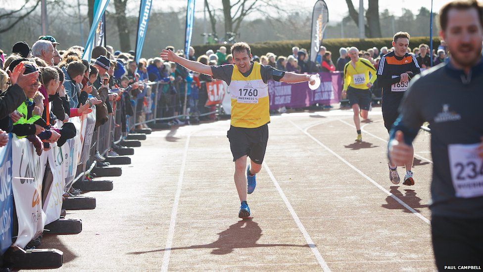 In pictures: Inverness Half Marathon - BBC News