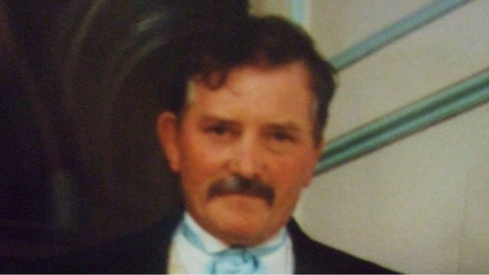 Neil Roberts death: New date set for IoM murder trial - BBC News