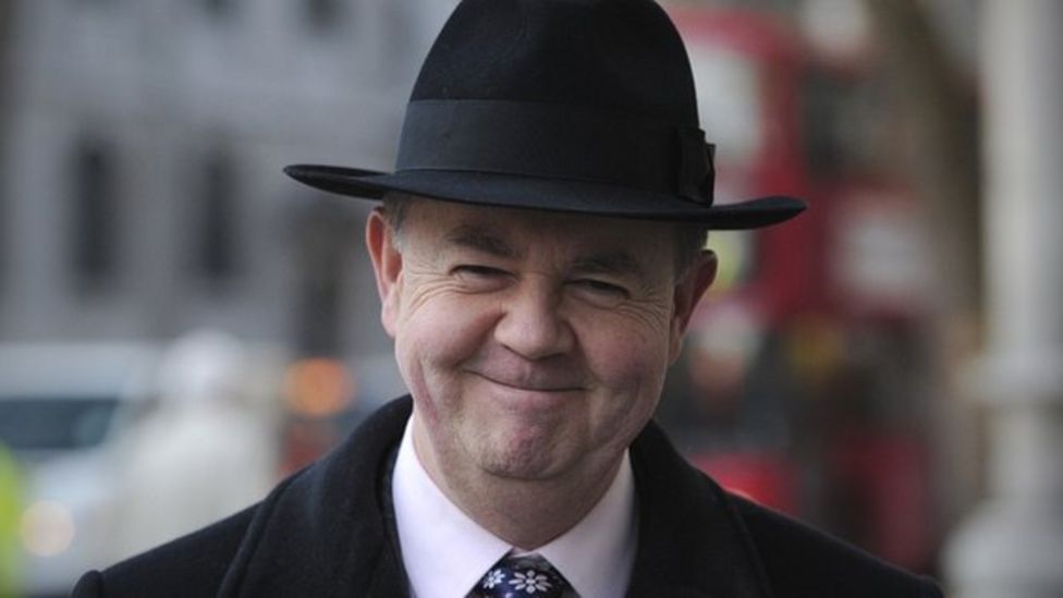 Hislop says private-state school gap widening - BBC News