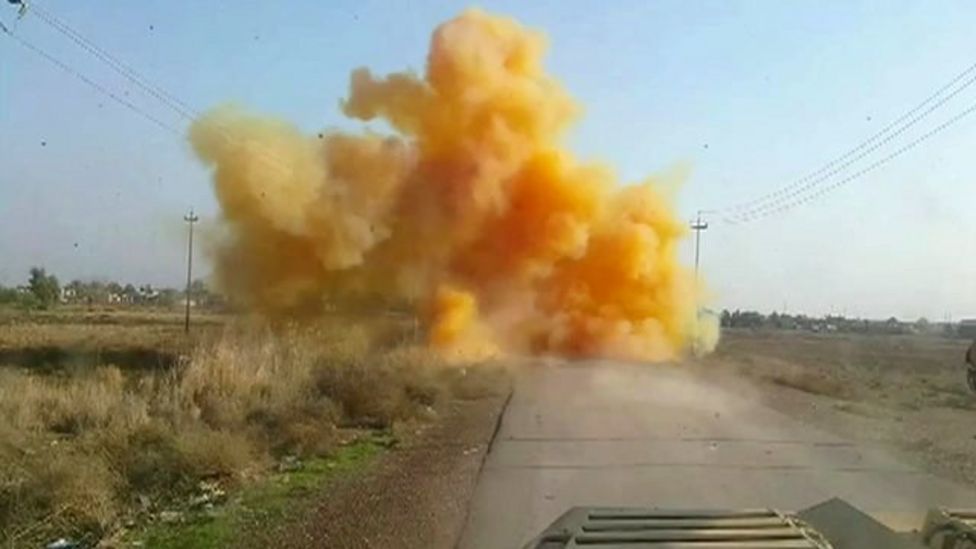 Islamic State 'using chlorine gas' in Iraq roadside bombs - BBC News