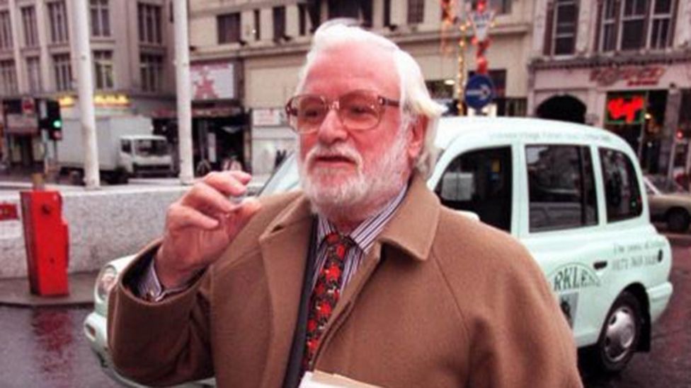 Ex-Leeds United chairman Ken Bates loses damages appeal - BBC News