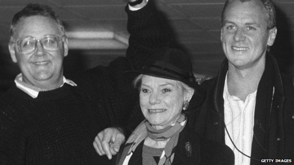 Neighbours at 30: Memorable moments - BBC News