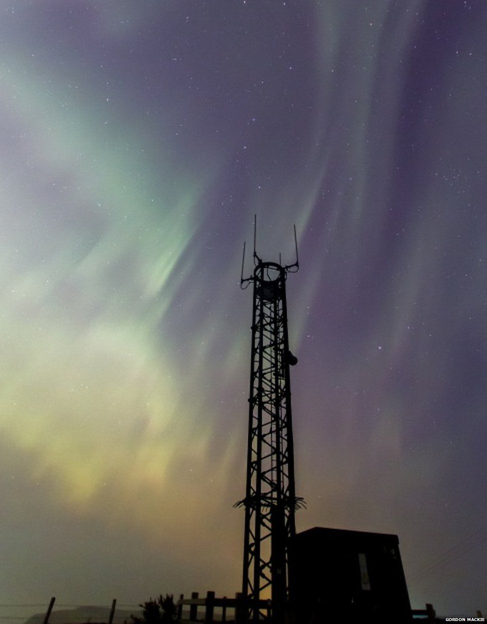 Light show: Aurora Borealis over Scotland - BBC News