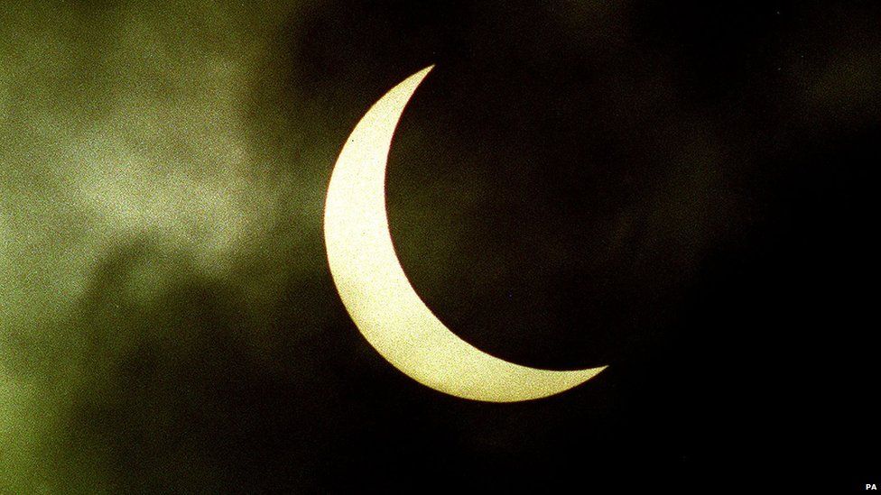 Solar Eclipse 2015: How to watch a solar eclipse safely - BBC Newsround