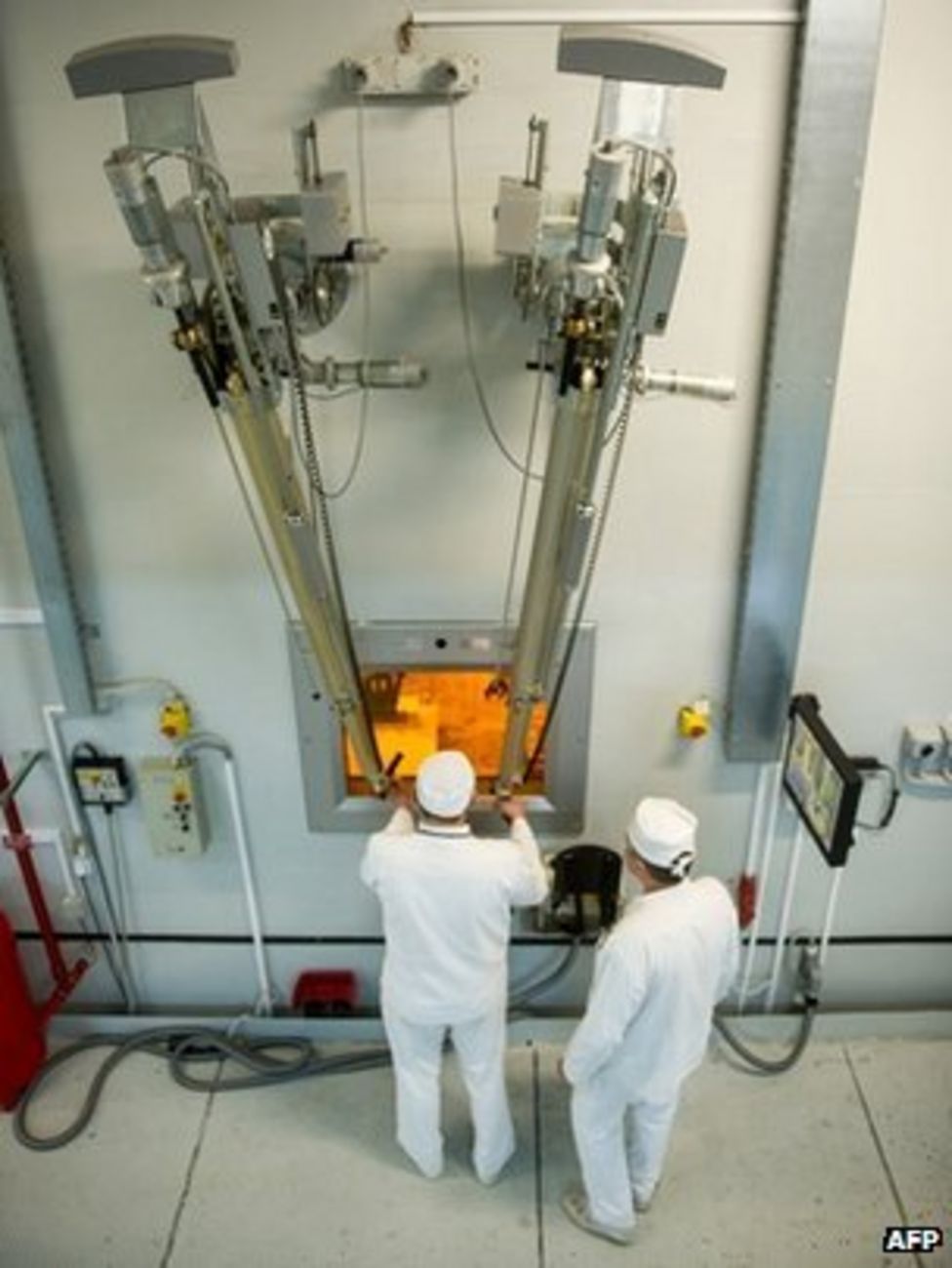 Chernobyl: Containing the world's worst nuclear accident - BBC News