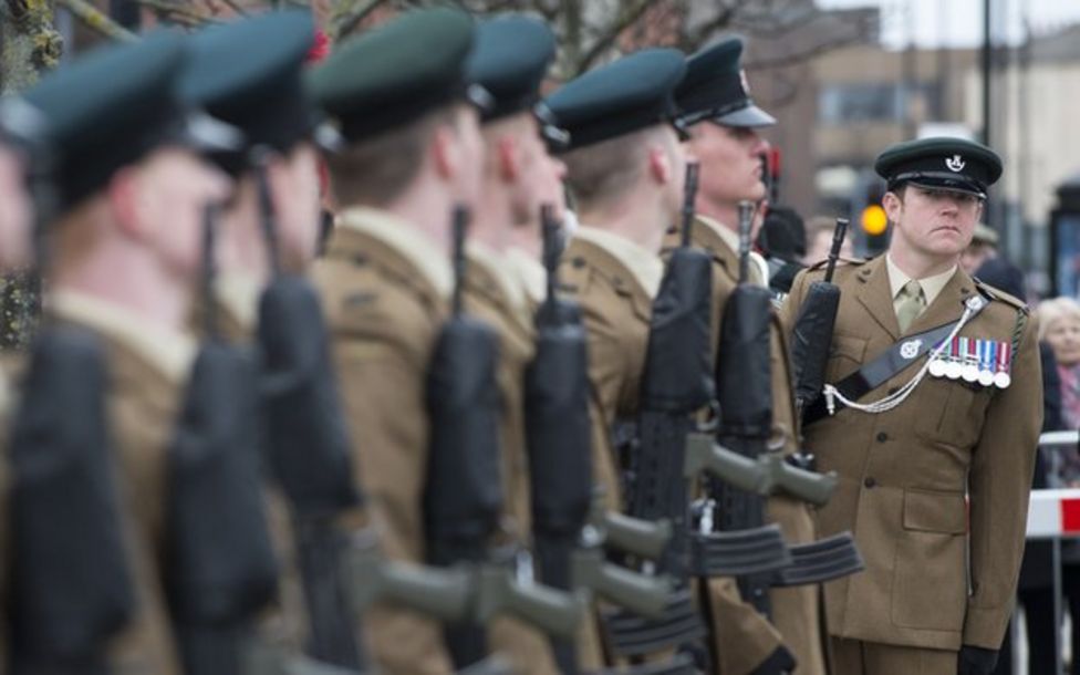 Hartlepool 'freedom' march by 3rd Battalion The Rifles - BBC News