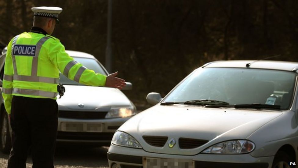 Stop and search: Police 'must record vehicle stops' - BBC News