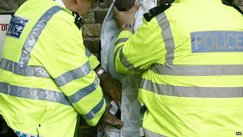 Stop and search: Police 'must record vehicle stops' - BBC News