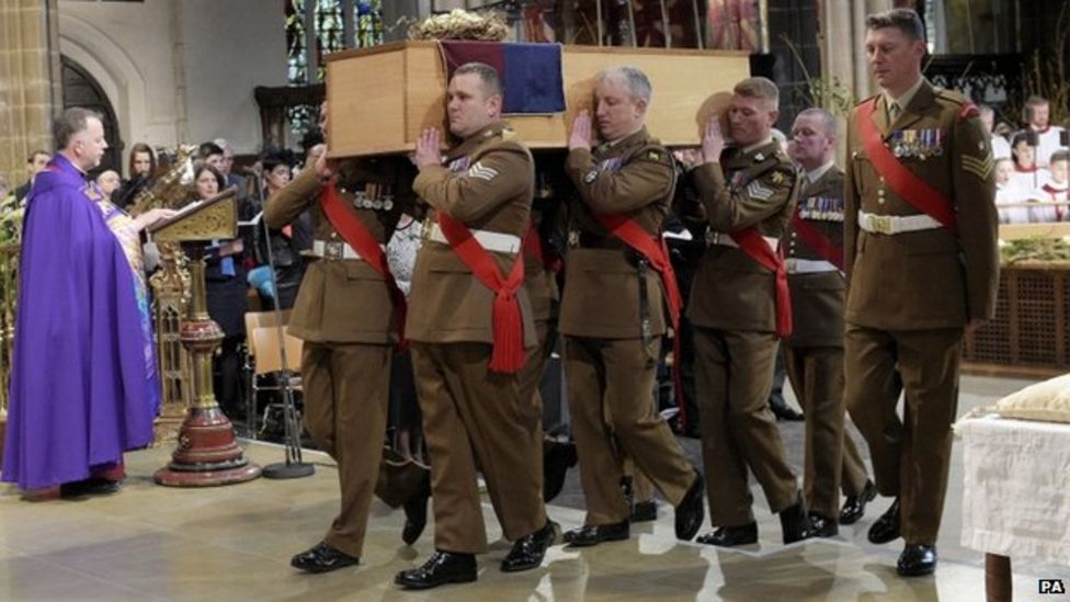 Richard III: Leicester Cathedral reburial service for king - BBC News