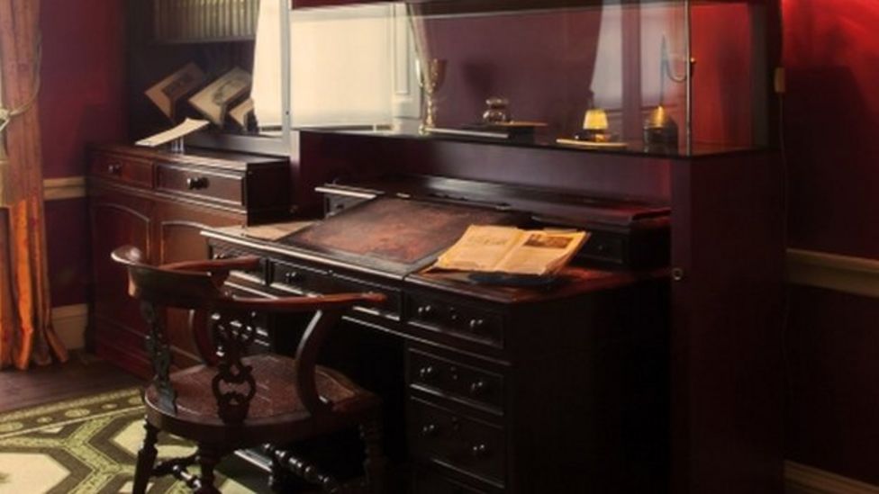 Dickens' desk saved for public display thanks to grant - BBC News