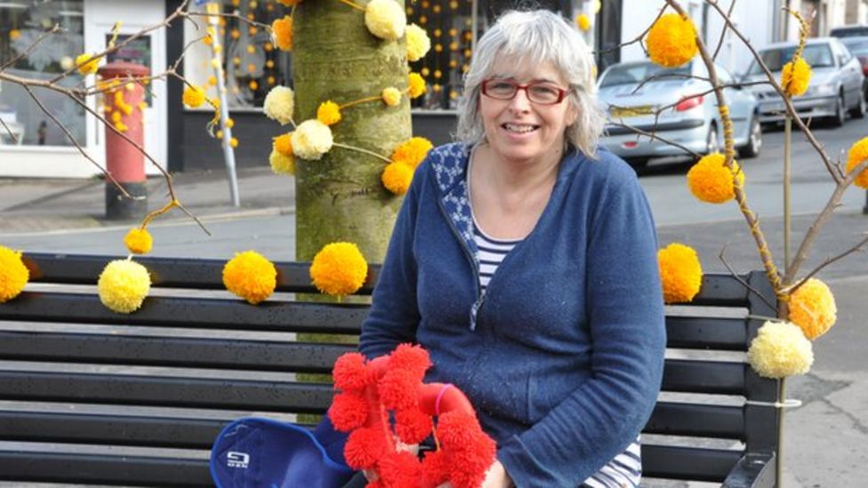 Bristol pom-poms celebrate start of British Summer Time - BBC News