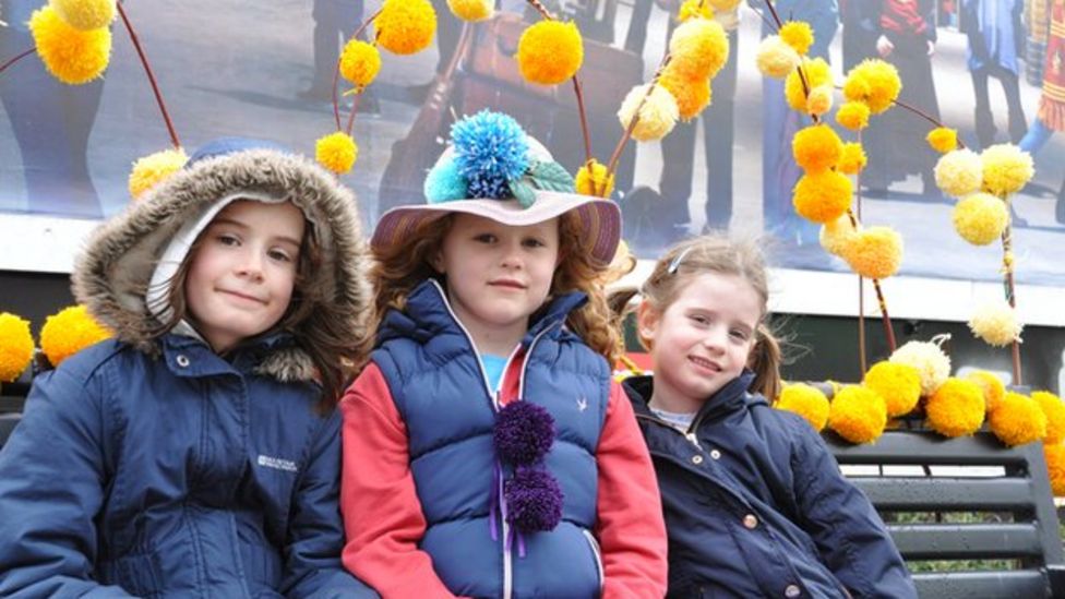 Bristol pom-poms celebrate start of British Summer Time - BBC News