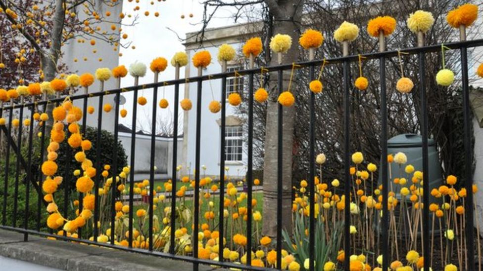 Bristol pom-poms celebrate start of British Summer Time - BBC News