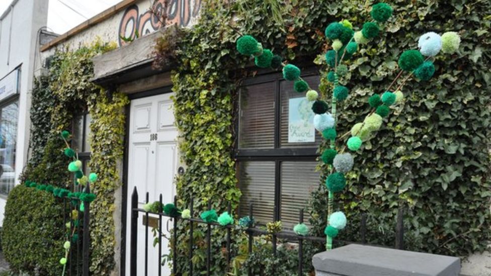 Bristol pom-poms celebrate start of British Summer Time - BBC News