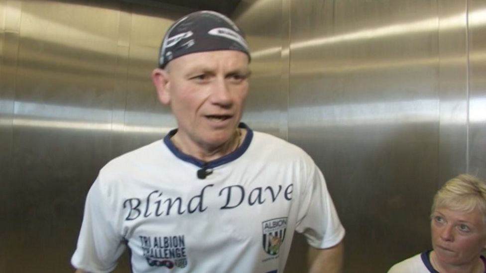 'Blind Dave' Heeley starts Marathon des Sables challenge - BBC News