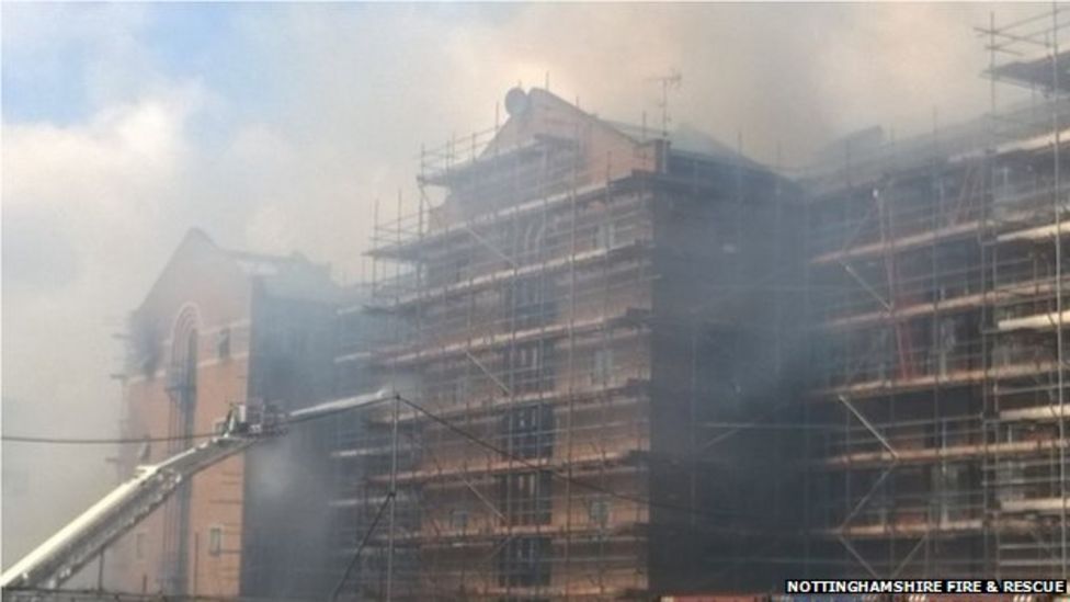 Nottingham Player Street fire continues at student flats - BBC News