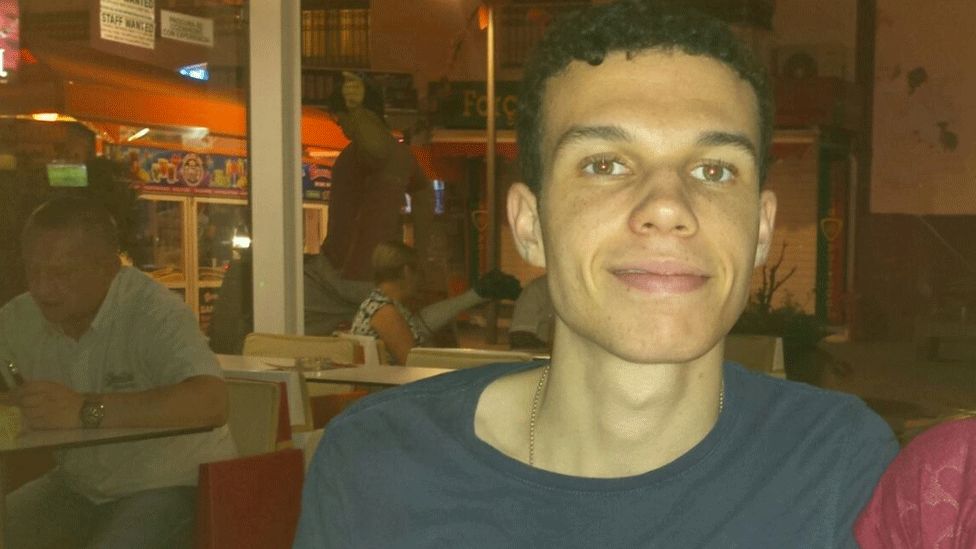 Body of missing hillwalker Kyle Knox found - BBC News