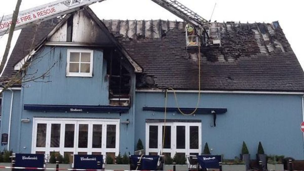 Five Bicester Village stores remain shut after Carluccio's fire - BBC News