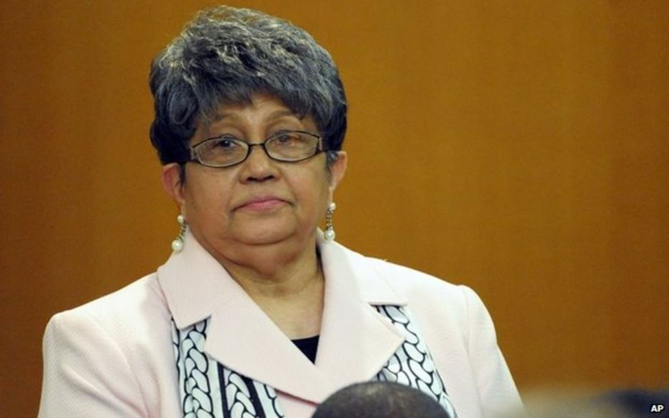 Eleven Atlanta teachers in mass cheating scandal - BBC News