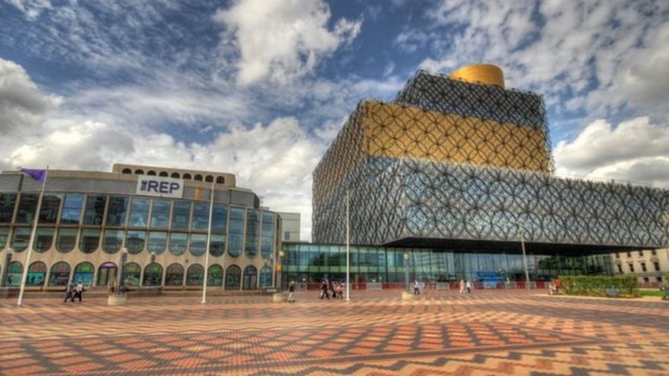 Birmingham libraries 'stop buying books' - BBC News