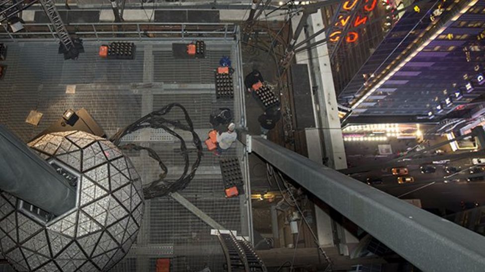 Blown away: How tech made fireworks bigger and bigger - BBC News