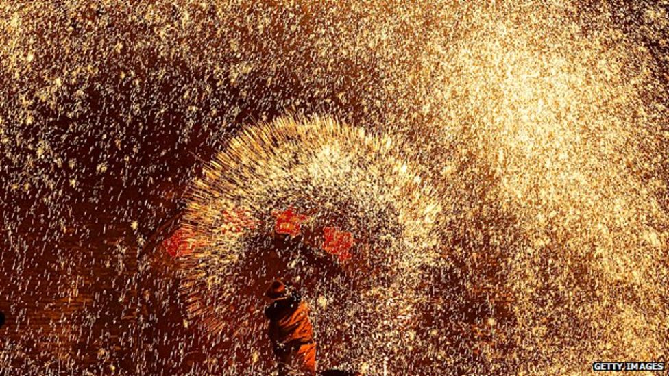 Blown away: How tech made fireworks bigger and bigger - BBC News