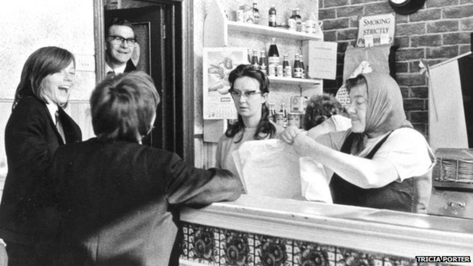 Photographs of life in 1970s Liverpool are exhibited - BBC News