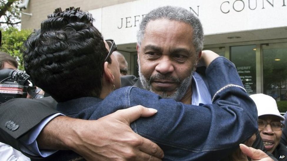 Alabama death row inmate freed after 30 years - BBC News