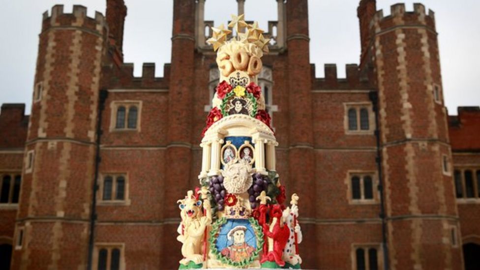 Hampton Court celebrates 500 years - BBC News