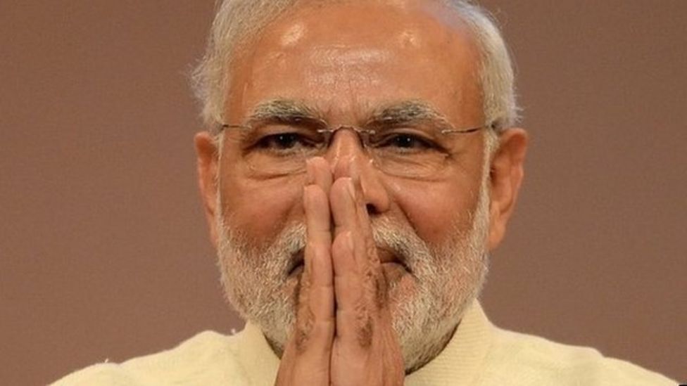 Modi's photos with mother win Twitter - BBC News