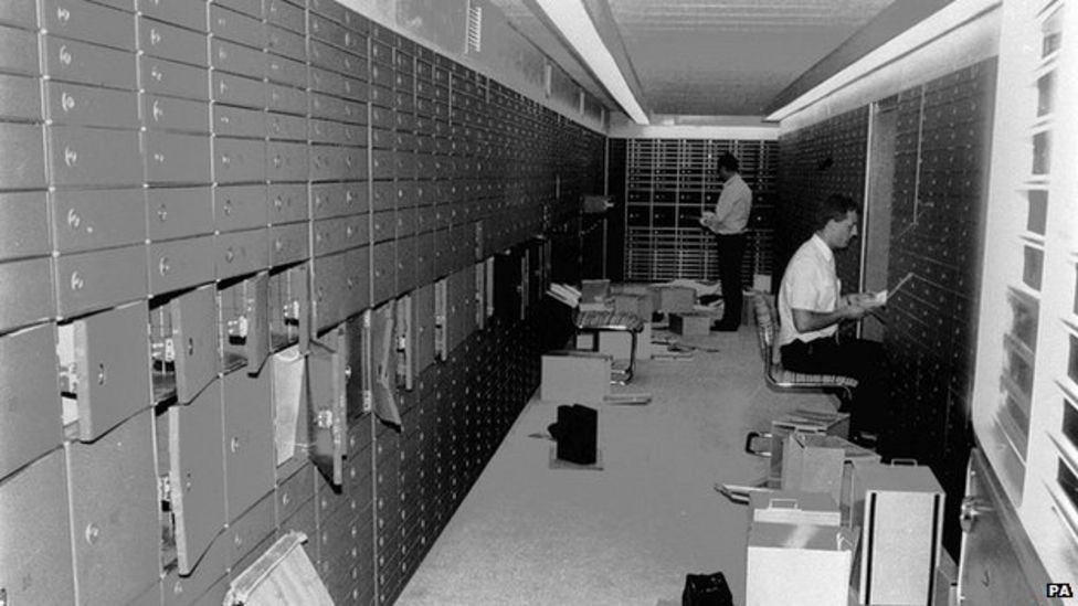 The mysterious world of safe deposit boxes - BBC News
