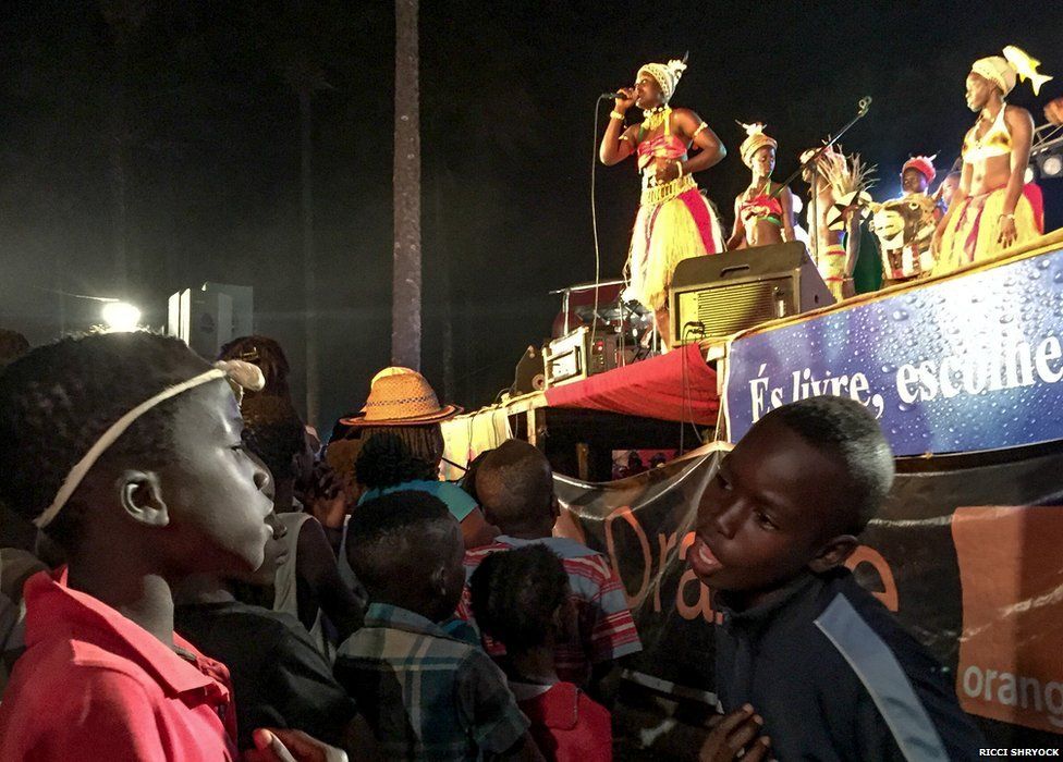 In pictures: Guinea-Bissau's party people - BBC News