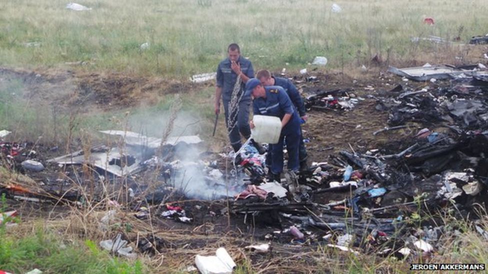 MH17 crash: My revealing fragments from east Ukraine - BBC News