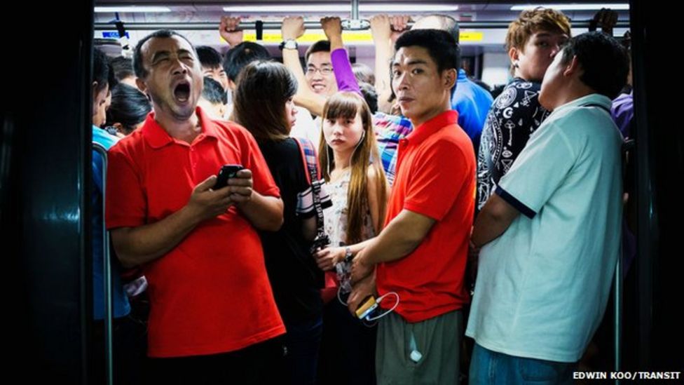 Singapore photographer captures life on the MRT - BBC News