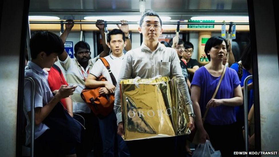 Singapore photographer captures life on the MRT - BBC News
