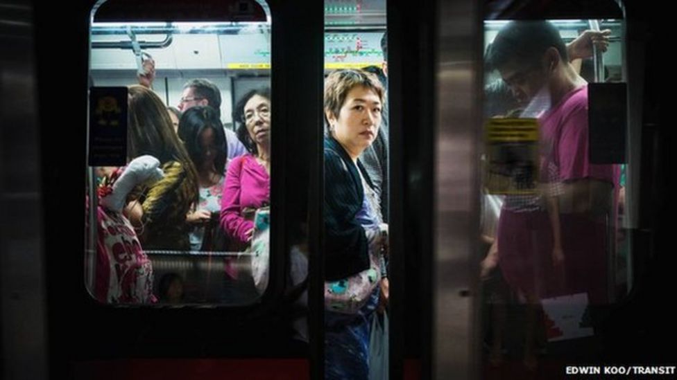 Singapore photographer captures life on the MRT - BBC News