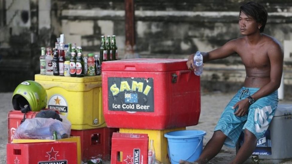 Indonesian bootleg alcohol poisons dozens in weeks - BBC News