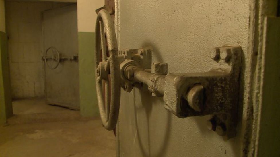 Ukraine crisis: The factory that has been shelled 165 times - BBC News