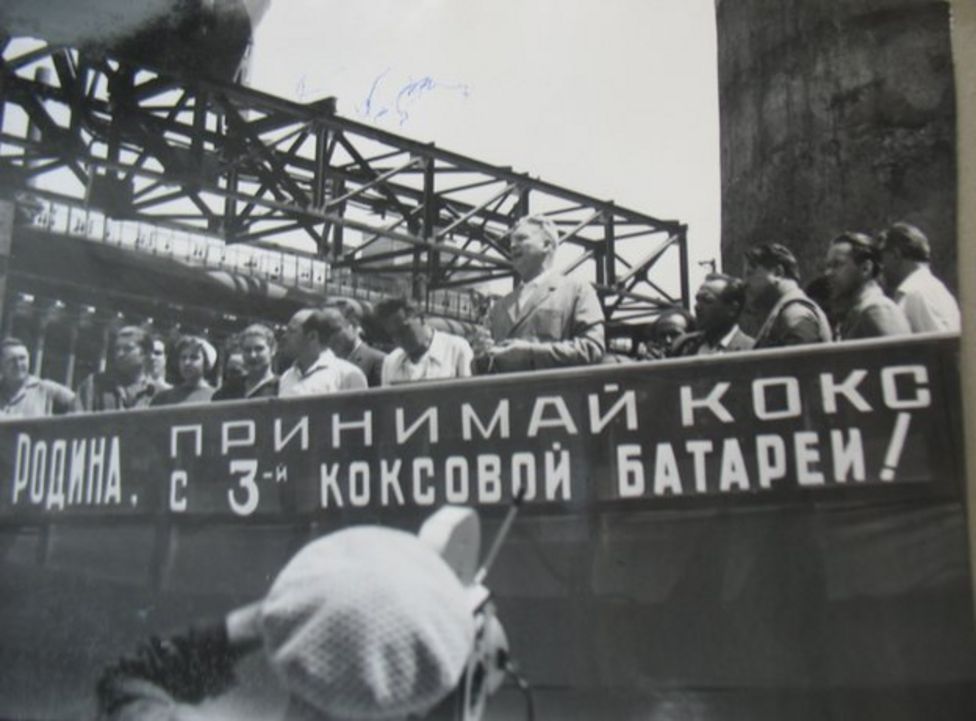 Ukraine crisis: The factory that has been shelled 165 times - BBC News