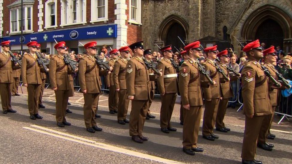 Army's Light Dragoons say farewell to Dereham for last time - BBC News