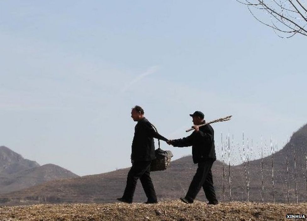 The disabled men who act as each other's arms and eyes - BBC News