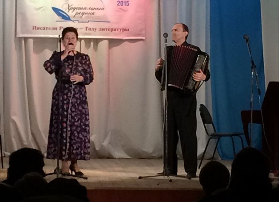 Russian town of Oryol trapped in Soviet past - BBC News