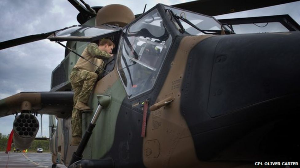 Prince Harry on reconnaissance flight in Australia - BBC News