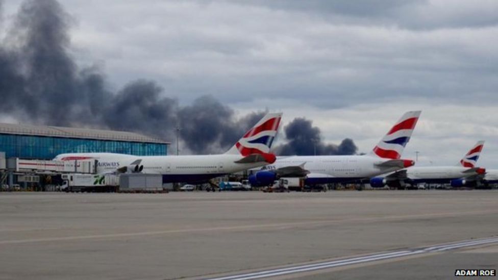 Fire sends large plumes of smoke across Heathrow and motorways - BBC News
