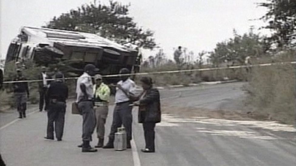 'Hideous' noise preceded fatal South Africa bus crash - BBC News