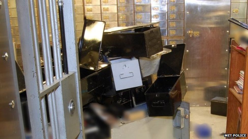 Hole drilled by burglars at Hatton Garden revealed - BBC News