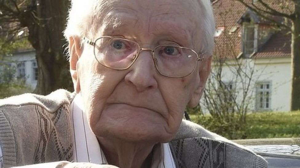 Auschwitz guard Oskar Groening admits role at camp - BBC News