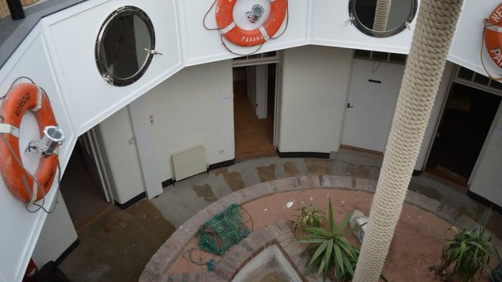 Historic No Man's Fort in the Solent re-opens as hotel - BBC News