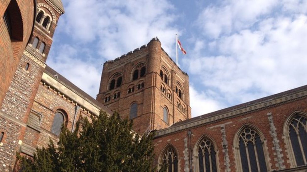 New statues mark St Albans Cathedral's 900th anniversary - BBC News