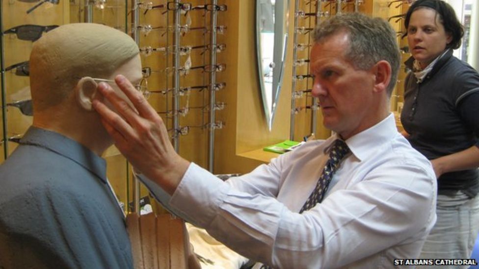 New statues mark St Albans Cathedral's 900th anniversary - BBC News